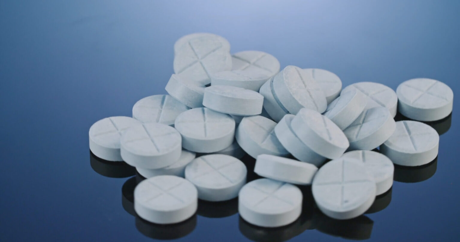 How to Treat a Blood Clot in Your Leg - DVT Treatment Options - Iaas Med